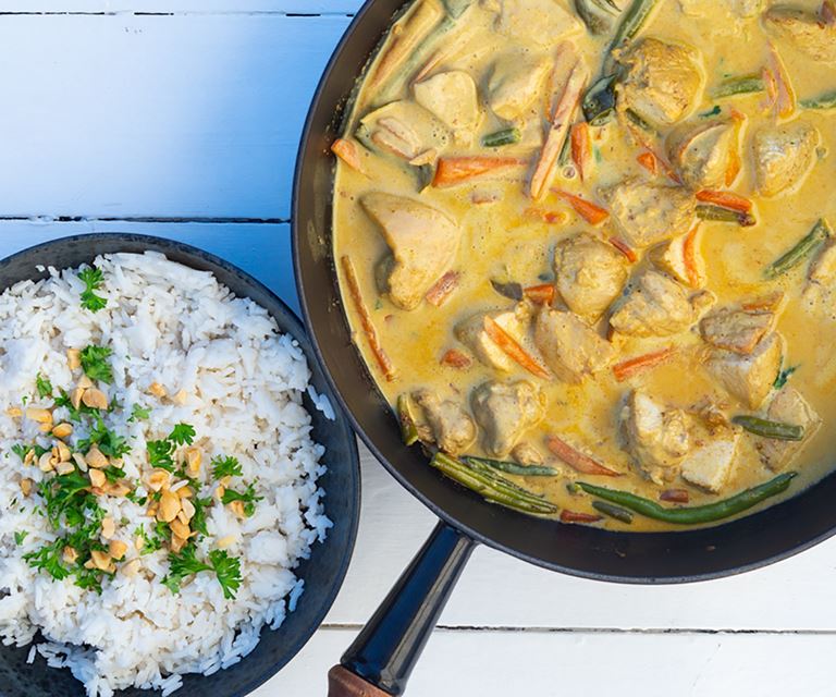 Red thai coconut curry