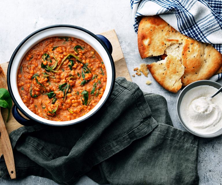 Kryddig indisk linsgryta med vitlökssås | Recept från Santa Maria Kryddig indisk linsgryta med vitlökssås | Recept från Santa Maria