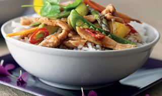 Kycklingwok med smak av ostron och vitlök | Recept från Santa Maria