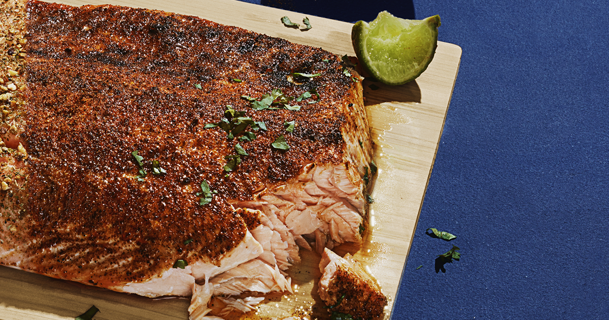 Aziatische sriracha-zalm met sesamgeglaceerde aardappelen