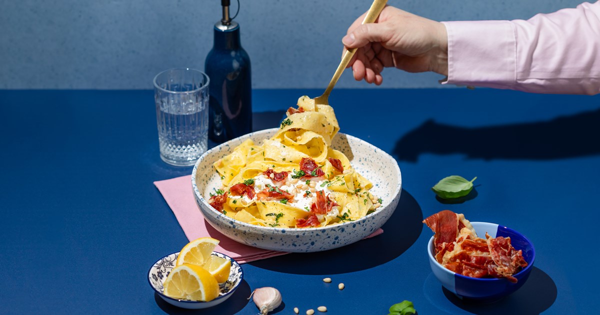 Pappardelle met citroensaus, burrata en prosciuttokruim