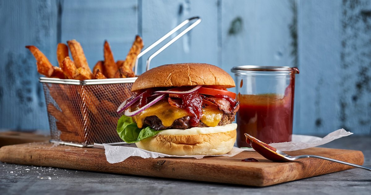 Black pepper burger med BBQ-sås | Ett recept från Santa Maria