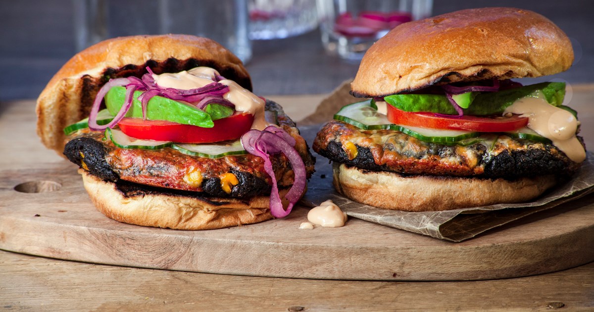 Smoky pepper black bean burger